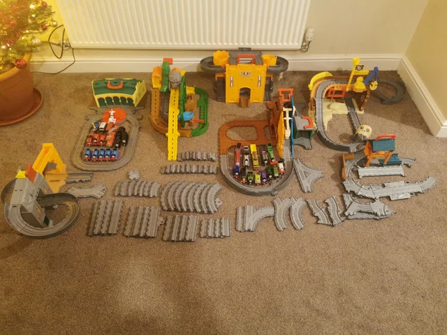 THOMAS AND FRIENDS Take N Play bundle train set Thomas the tank engine ...