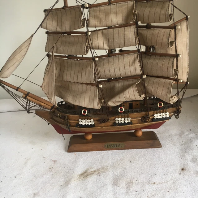 VINTAGE LARGE WOODEN Ship Model Of HMS Bounty £14.00 - PicClick UK
