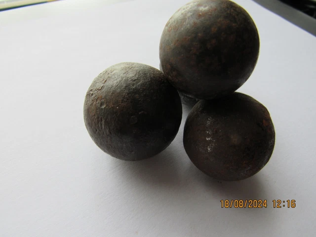 4 CHEMINEES D'EPOQUE POUR 1822 - neuves PLUS 4 BOULETS FONTE DE FER EUR ...