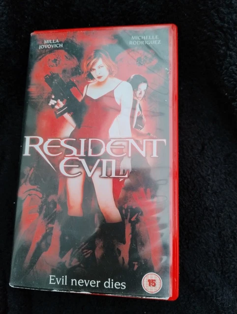 RESIDENT EVIL ~ Pathe VHS ~ Milla Jovovich, Michelle Rodriguez red box ...