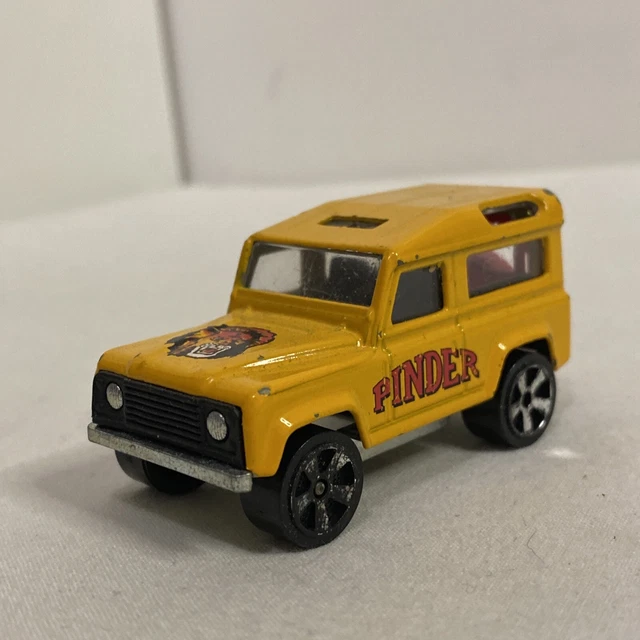 MAJORETTE LAND ROVER Jaune Cirque Pinder 1/60 Métal Voiture Miniature ...
