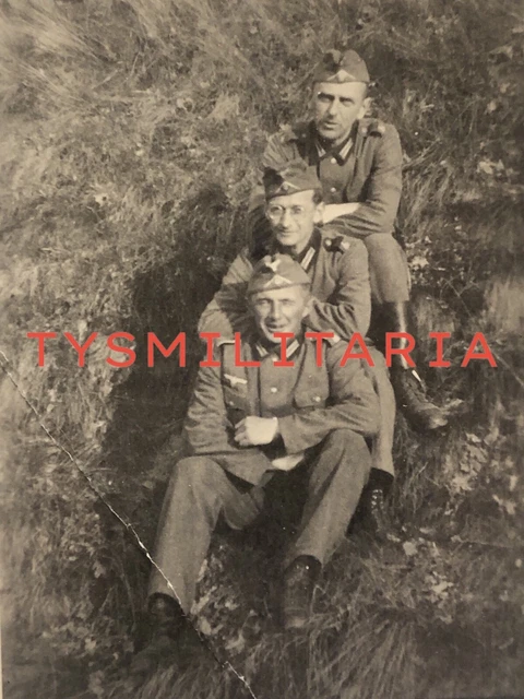 Original Ww2 Photo German Soldiers In Uniform With Captured Tank £5 75