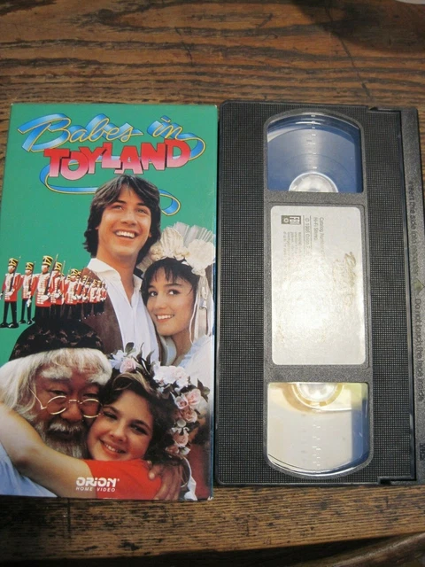 1986 BABES IN Toyland Vhs Bande-Keanu Reeves/Drew Barrymore/Pat Morita EUR 7,68 - PicClick FR
