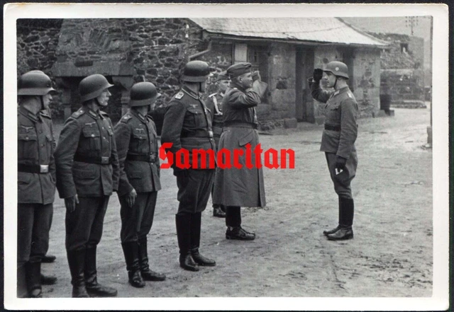 I10/10 WW2 ORIGINAL Photo Of German Wehrmacht Soldiers Saluting £4.99 ...