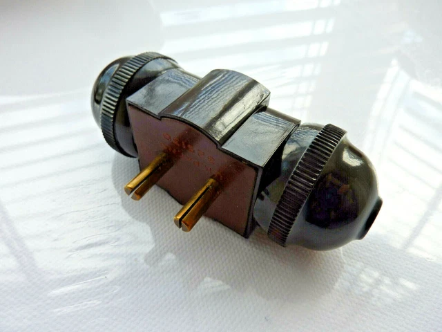 VINTAGE OLD BROWN Bakelite 3 Plug Socket & 2x 2 Pin Plugs Cleaned ...
