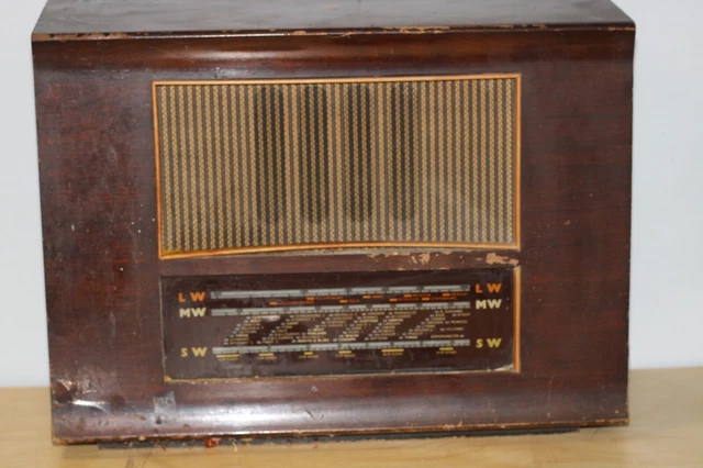 FERRANTI TABLE TOP valve radio. Model 245, early 1950s. UNTESTED £55.00 ...