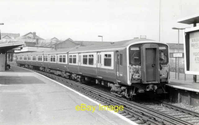 PHOTO RAILWAY 6X4 EMU Class 455 5913 arrives at Clapham Jcn c1987 £1.50 ...