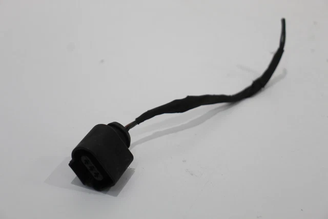 SKODA KUSHAQ PA 3 Pin Wiring Connector and Short Length of Wire ...