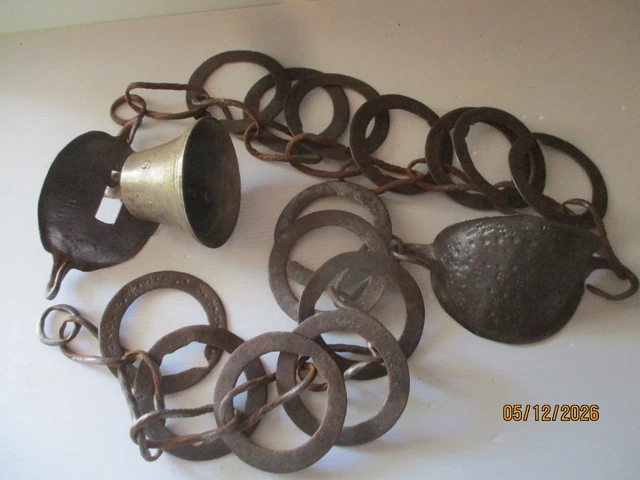 RARE COLLIER DE Bovin ,vache fer forgé Monts Aubrac Aveyron-XIX cloche ...