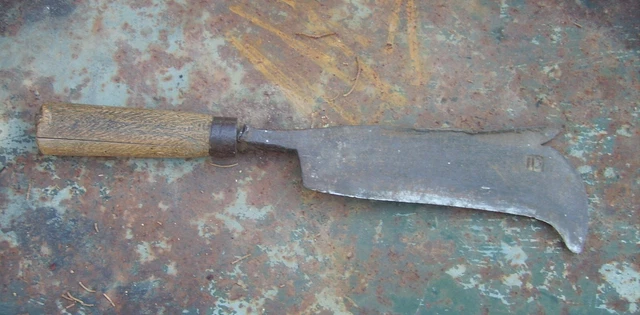 ANCIENNE SERPE, SERPETTE, Outil Ancien Forestier,Bucheron, Foucsoun En Provence. EUR 25,00 ...