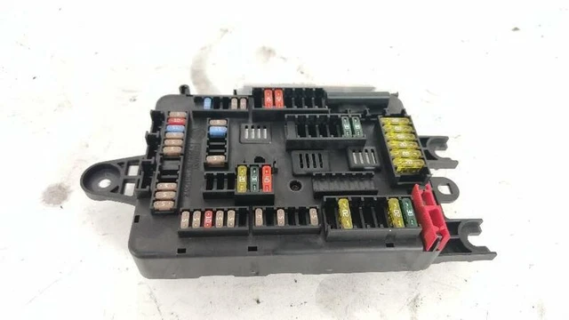 MODULE DE BOITE a fusibles pour BMW SERIE 1 105kw Diesel 2013 N47D20C ... MODULE DE BOITE a fusibles pour BMW SERIE 1 105kw Diesel 2013 N47D20C ...