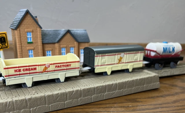 THOMAS & FRIENDS TrackMaster Ice Cream Factory Sodor Milk Co Tanker ...