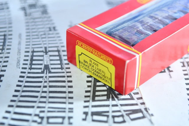 HORNBY R448. BR, Ex LNER, Brake 1st Composite Coach, Maroon, E10076E ...