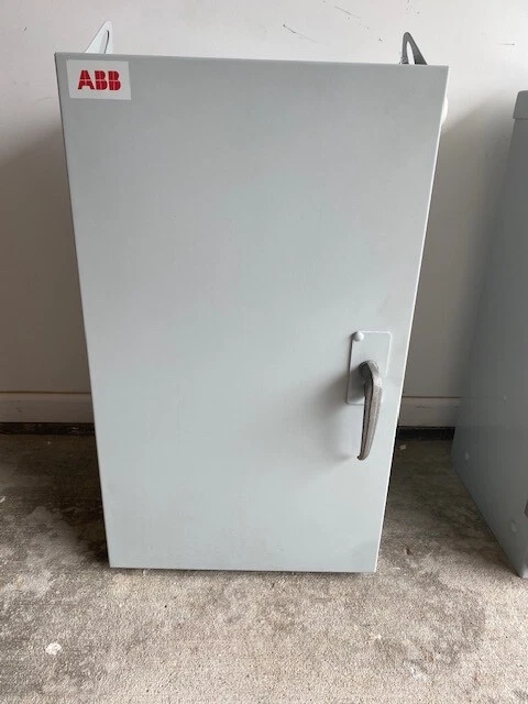 ABB GRIDSHIELD RECLOSER Control Unit w/ RER620A_2D & Battery System ...