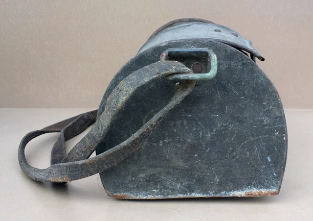 ANCIENNE CAISSE A OUTILS MARMOTTE de PLOMBIER bombée métal déco indus ...