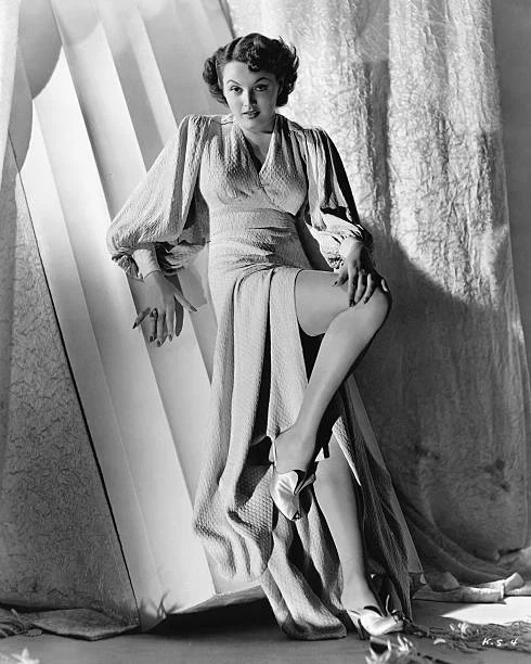 ACTRESS KAY SUTTON Leaning on Column 1940 OLD MOVIE PHOTO $9.00 ...
