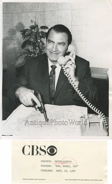 BRUCE GORDON ACTOR W Pistola Mappa Telefono Vintage Foto EUR 13,80 ...