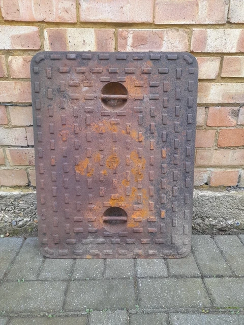 CAST IRON MANHOLE Inspection Drain Cover 654mm x 504mm £99.99 - PicClick UK
