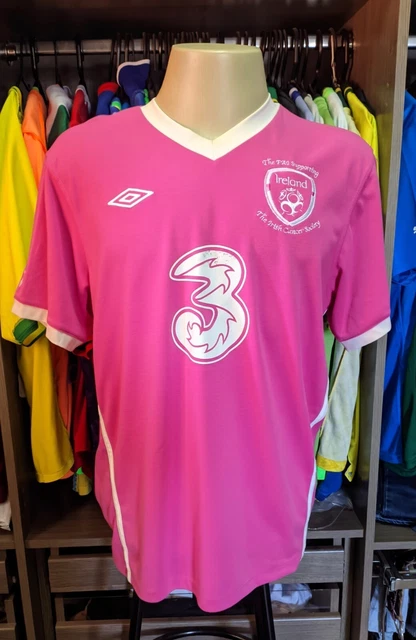 MAGLIA CALCIO IRLANDA Limited Edition Umbro Pink Ribbon Shirt edizione ...