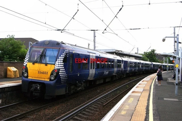 PHOTO CLASS 334 3-Car Emu No 334 022 Stopping At Partick On An ...