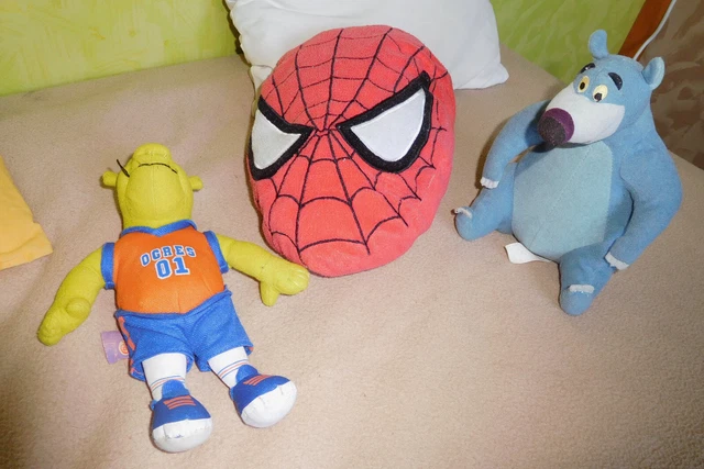 3 PELUCHES : 1 Shrek, 1 Baloo Du Livre De La Jungle Et 1 Tête De ...