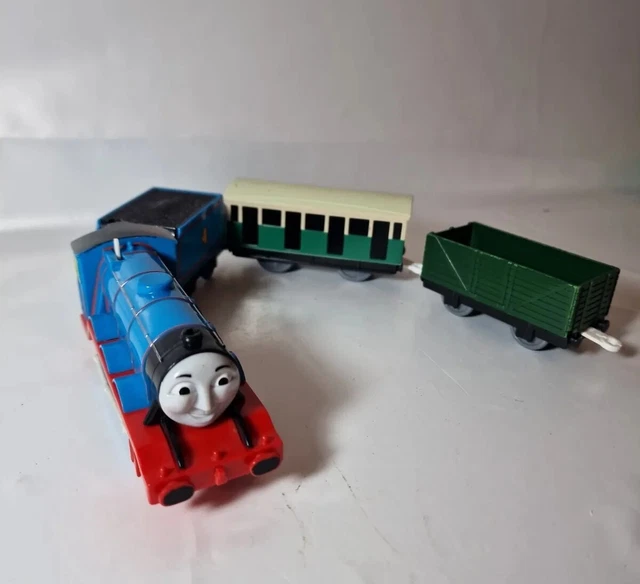 THOMAS & FRIENDS Tomy trackmaster motorized Gordon with coach & truck ...