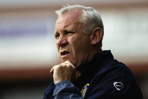 LEEDS UNITED MANAGER Peter Reid at the Pre Season Friendly match b- Old ...