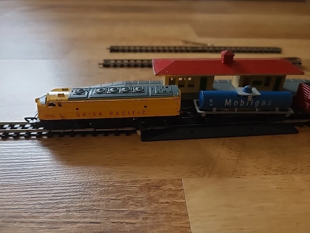 LONE STAR UNION Pacific 000 Scale Electric train set & layout £20.00 ...