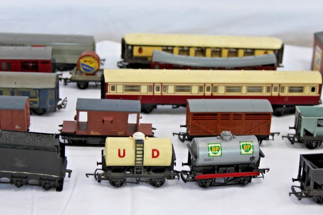 HORNBY TRIANG JOB Lot Track Engine Carriages Buildings and accessories ...