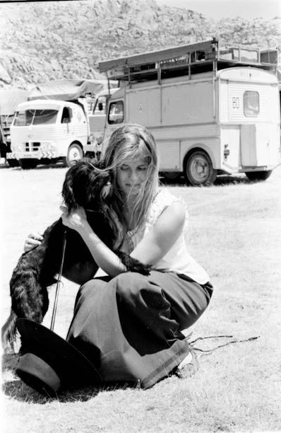 CANDICE BERGEN FILMING The Hunting Party 1970 OLD PHOTO 4 EUR 6,52 ... CANDICE BERGEN FILMING The Hunting Party 1970 OLD PHOTO 4 EUR 6,52 ...