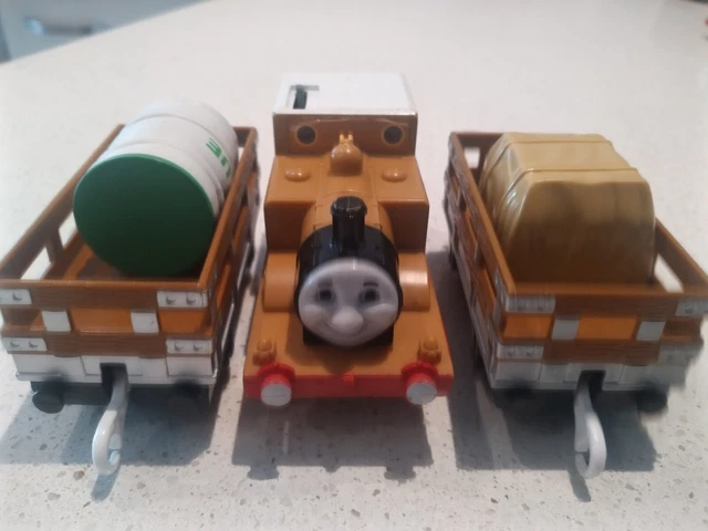 STEPNEY - THOMAS and Friends Trackmaster (Tomy) Train with Two Loaded ...