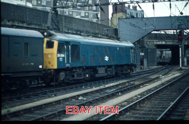 ORIGINAL 35MM SLIDE CLASS 25 LOCO NO 25024 AT EUSTON 4/80 £3.50 ...