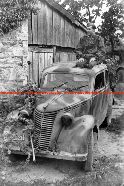 F019727 WAFFEN SS soldier on passenger car roof as observation post ...