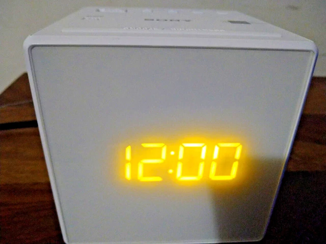 SONY ICF-C1 CUBE Clock & Tuner Am/Fm Radio In White EUR 11,54 - PicClick FR