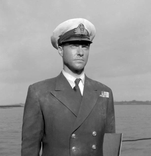 BRITISH ACTOR RICHARD Todd playing role Lieutenant-Commander J- 1956 ...