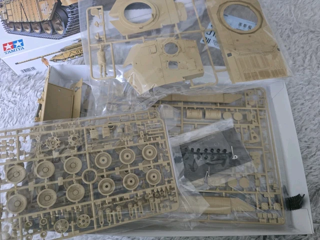 TAMIYA BRITISH MBT Challenger 1 (Mk.3) 1:35 Tank - Beige (35154) £29.95 - PicClick UK