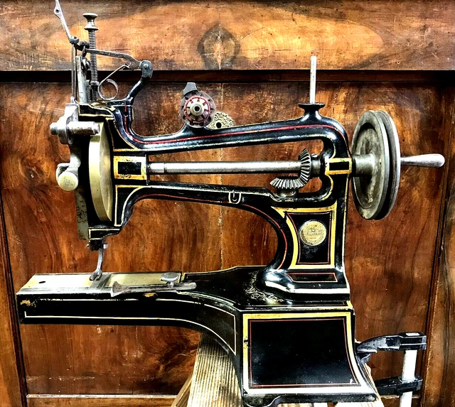 RARE 19TH CENTURY Sewing Haute Couture Hurtu & Hautin Sewing Machine £ ...