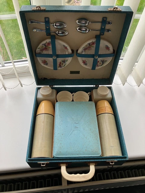 VINTAGE BREXTON PICNIC Hamper Case Set 2 Thermos Flasks Retro £10.00 ...