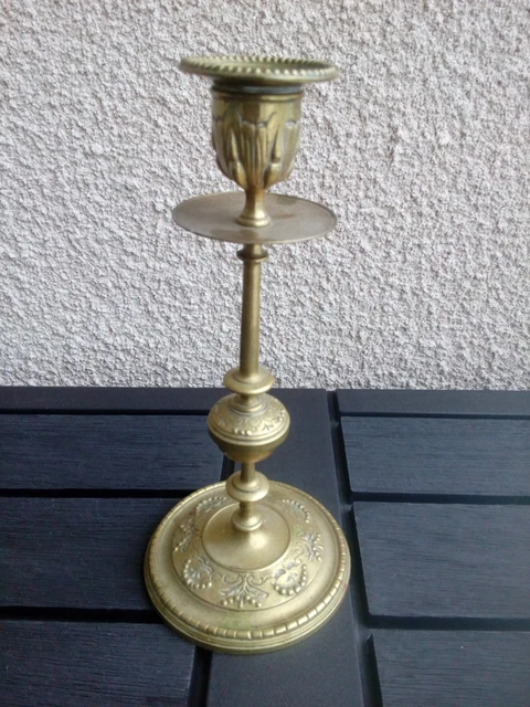 ANCIEN BOUGEOIR CHANDELIER en bronze napoleon III décoré 21,3 ... ANCIEN BOUGEOIR CHANDELIER en bronze napoleon III décoré 21,3 ...