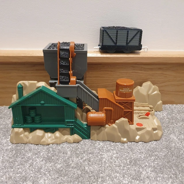 THOMAS THE TANK Engine Trackmaster Sodor Mountain Mine with Coal ...