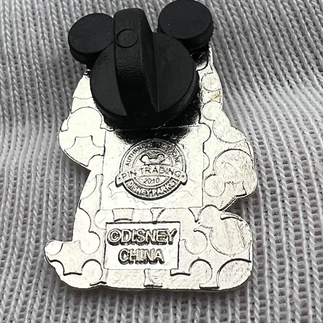 DISNEY CHIPMUNK CHIP Dale Acorn Enamel Pin Official Pin Trading 2010 £6 ...