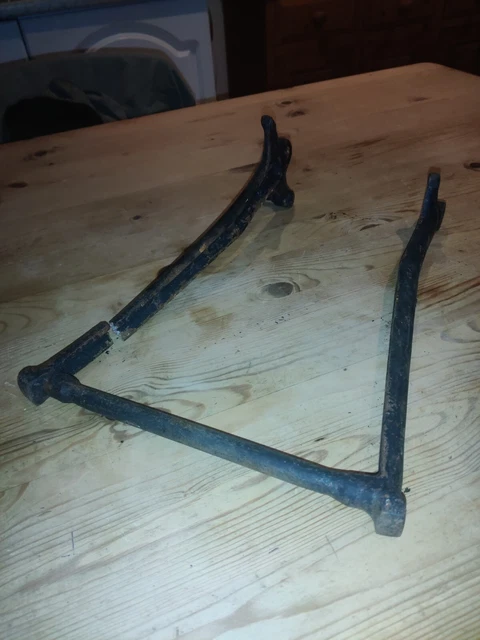 BADLY CAST PRE unit triumph rigid frame rear stand for repair £24.95 ...