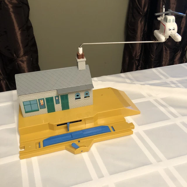 THOMAS THE TRAIN Tomy 1998 Trackmaster Flying Harold Helicopter Station ...