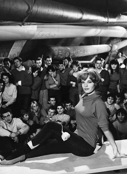 SCHNEIDER, ROMY ACTRESS, Germany * Scene from the movie Die Halbz ... SCHNEIDER, ROMY ACTRESS, Germany * Scene from the movie Die Halbz ...