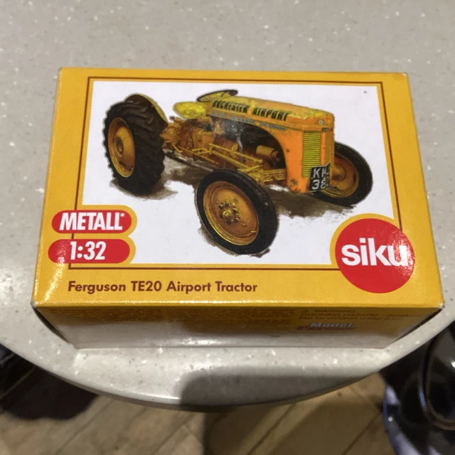 SIKU/BRITAINS - FERGUSON TE-20 Airport Tractor 1:32 New in original box ...