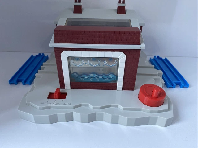 TOMY TRACKMASTER THOMAS the Tank Engine -Sodor ENGINE WASH STATION £13. ...