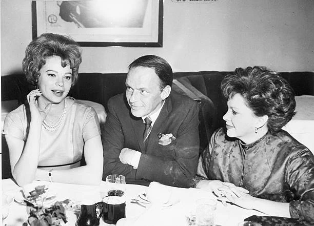 HOLLYWOOD CA FRANK Sinatra sits between Juliet Prowse Judy Garl- 1962 ... HOLLYWOOD CA FRANK Sinatra sits between Juliet Prowse Judy Garl- 1962 ...