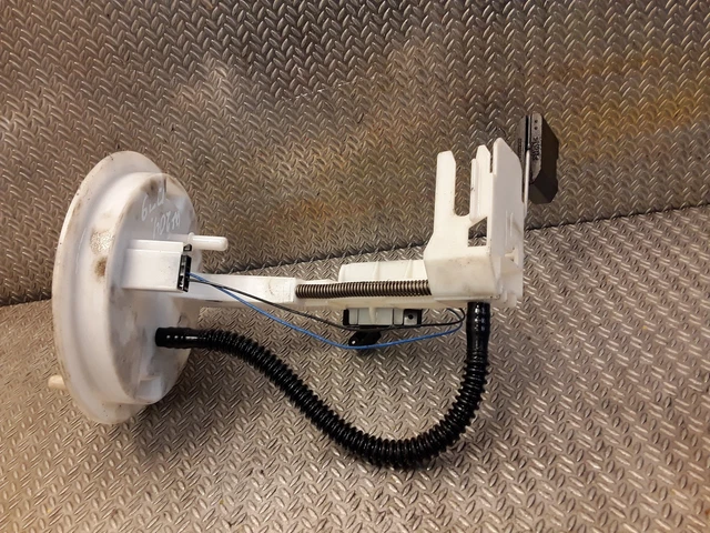 MERCEDES-BENZ W204 C 220 CDI En Pompe Réservoir Carburant 2044700694 ...