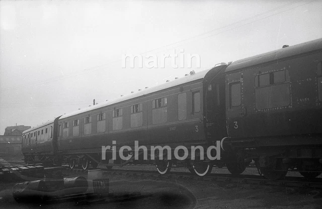 BRITISH RAIL THIRD Class Coach 27407 20.5.73 35mm Negative RN368 £3.99 ...