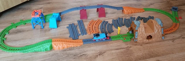 THOMAS & FRIENDS Trackmaster Bundle Train Set with train, tunnel ...
